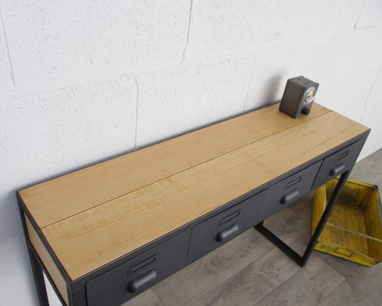 Console style industriel avec tiroirs sur-mesure. Fabriquée à notre atelier
