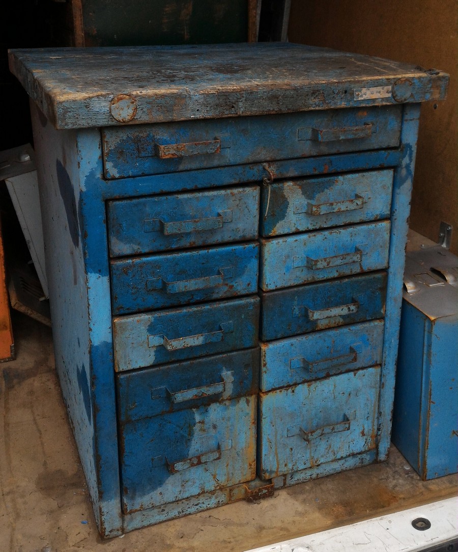 rangement buffet militaire restauré authentique et unique